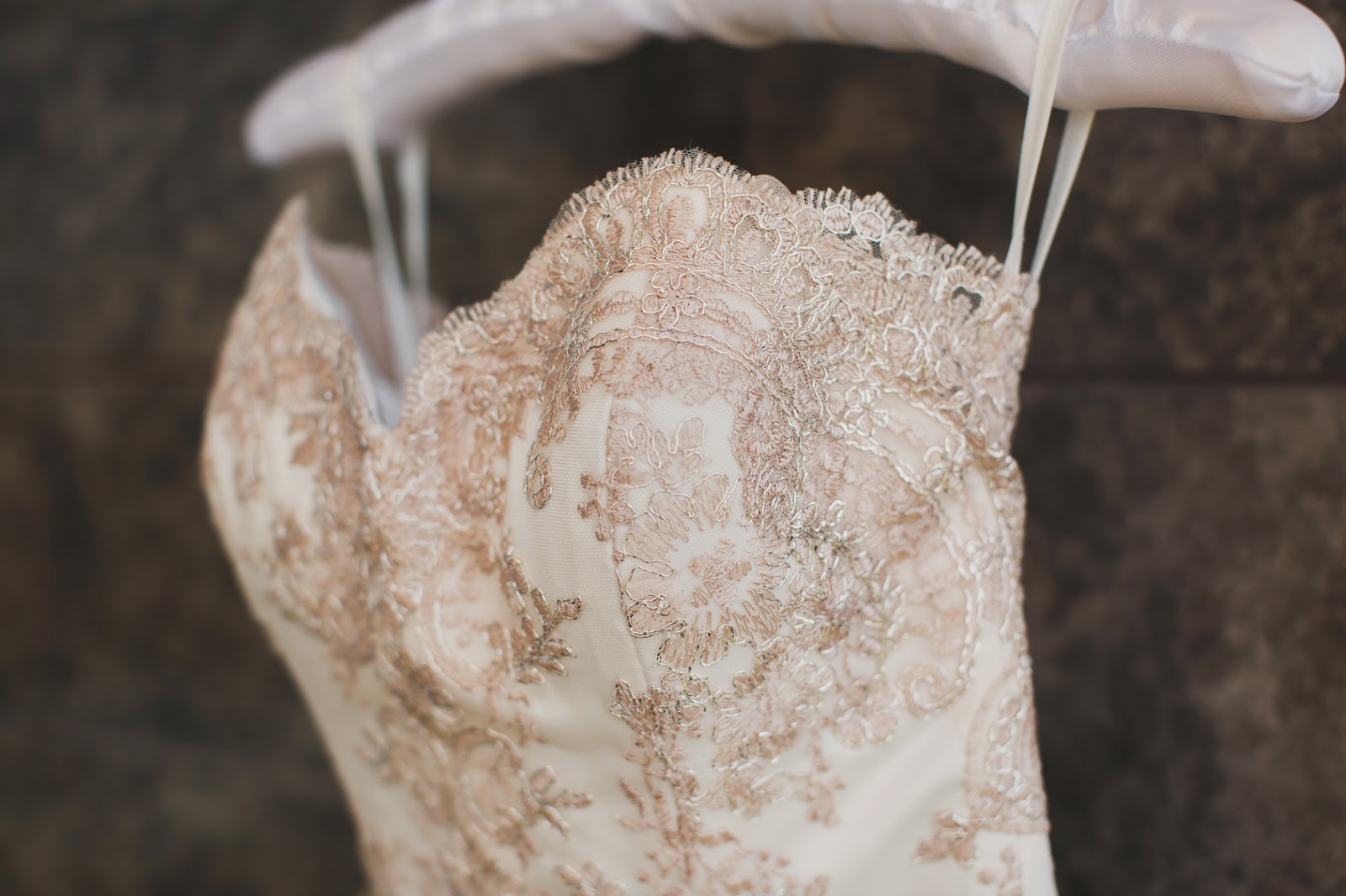 3 Tips to Choose the Best Wedding Gown Fabrics